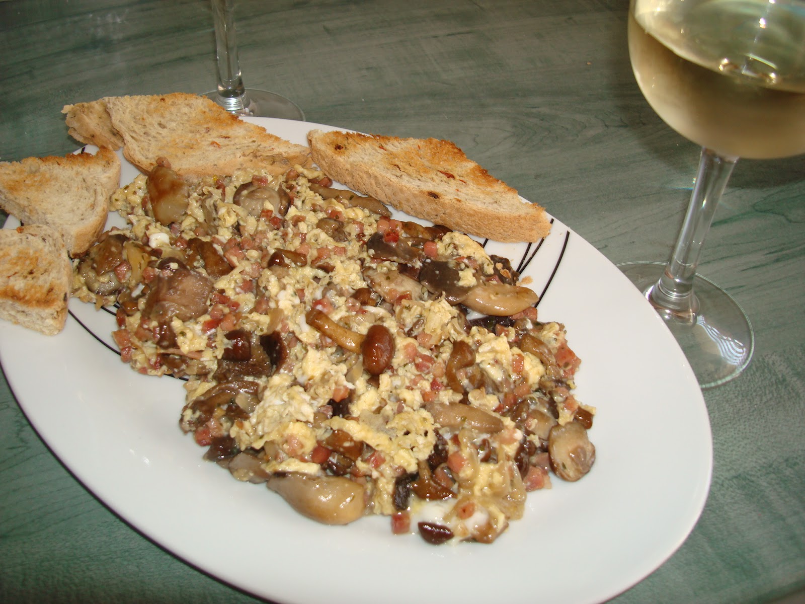 A LA MESA...Y RICO: Revuelto de setas con jamón