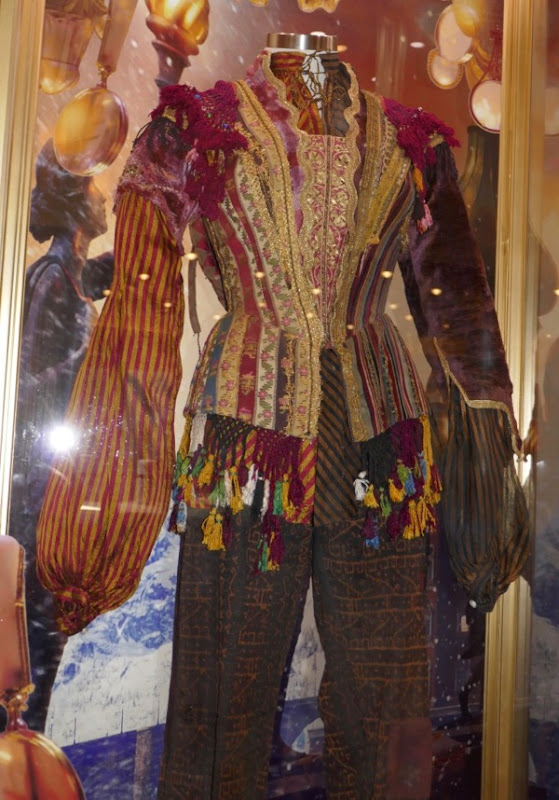 Hollywood Movie Costumes and Props: The Nutcracker and the Four Realms ...