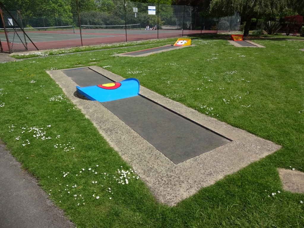 The Ham and Egger Files: Woking Park Crazy Golf course