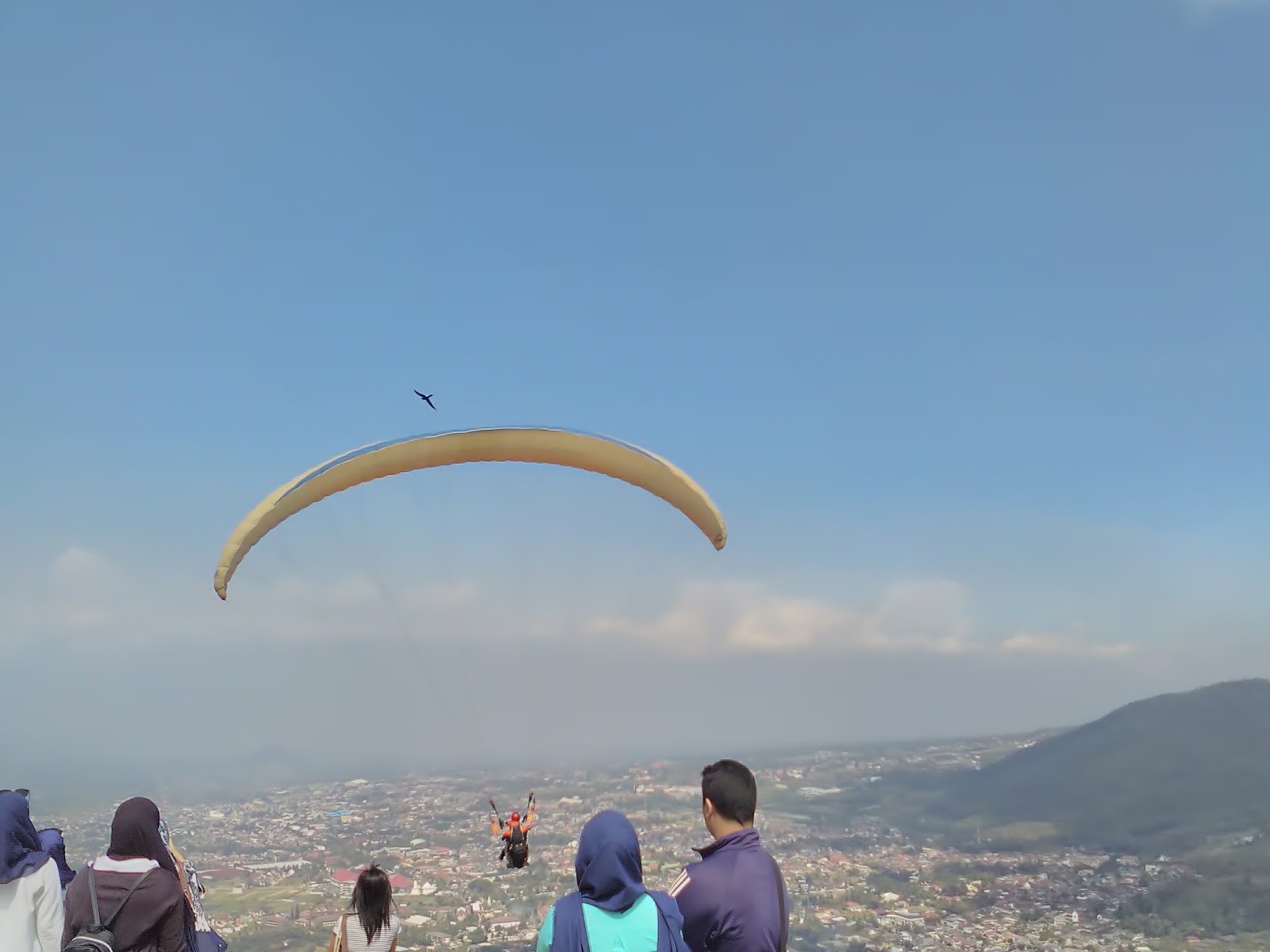 Alamat Lokasi, Harga Tiket, dan Foto Wisata Paralayang, Batu - Malangku