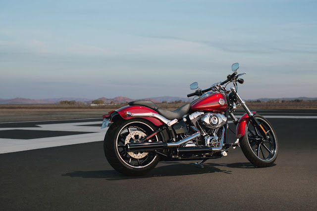 Racing Cafè: Harley-Davidson FXSB Breakout 2013