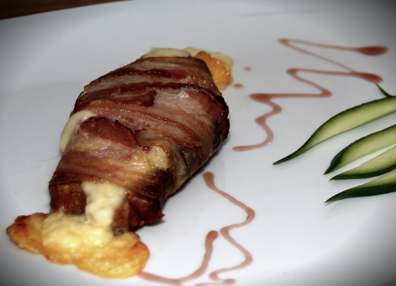 Fantastiskt baconlindat!: Baconlindad ostmacka