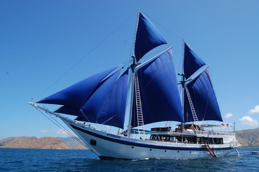 Java Travelling: Indonesia Cruises and liveaboard