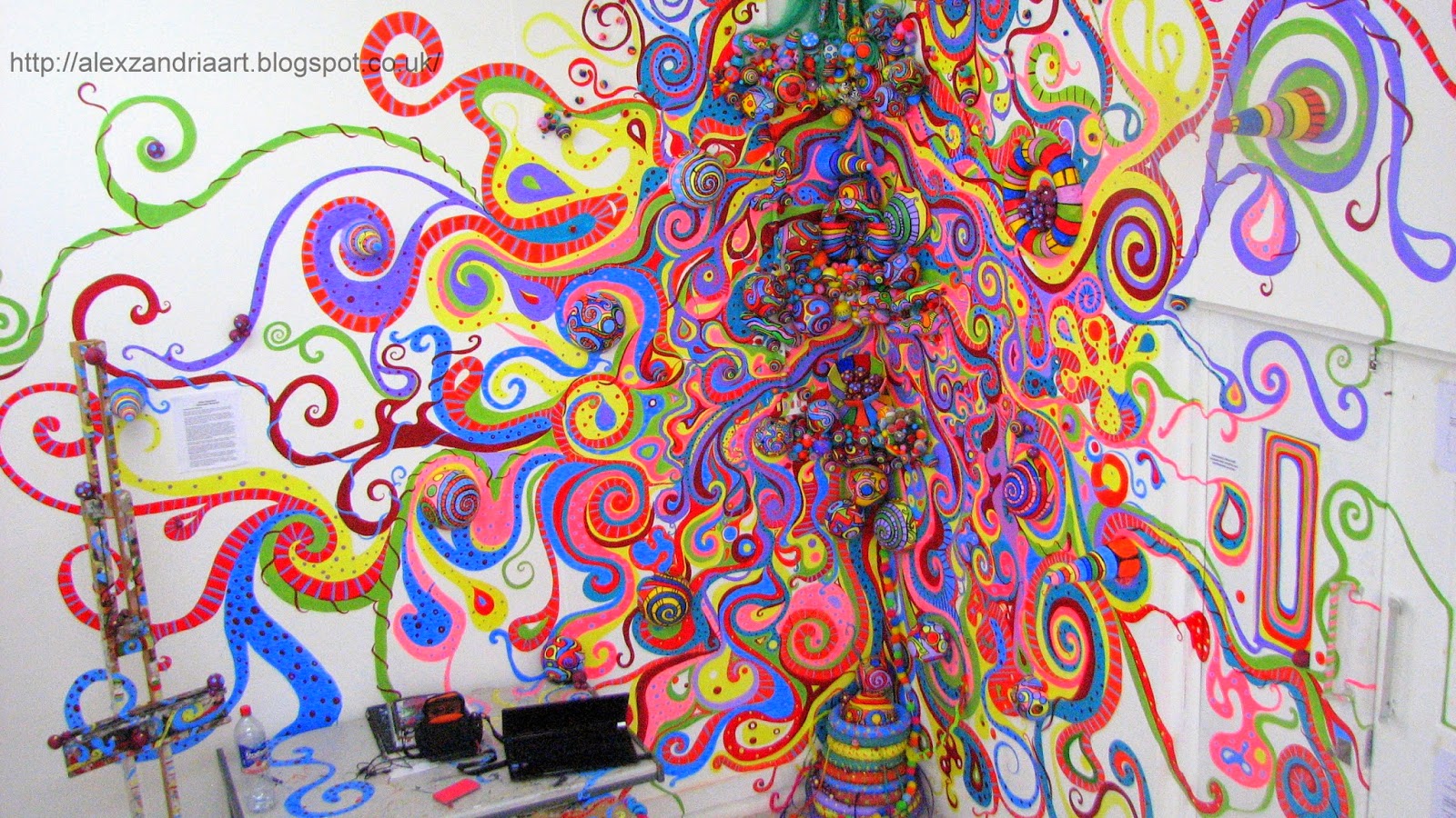 Alexzandria Art : Psychedelic Brain Bug