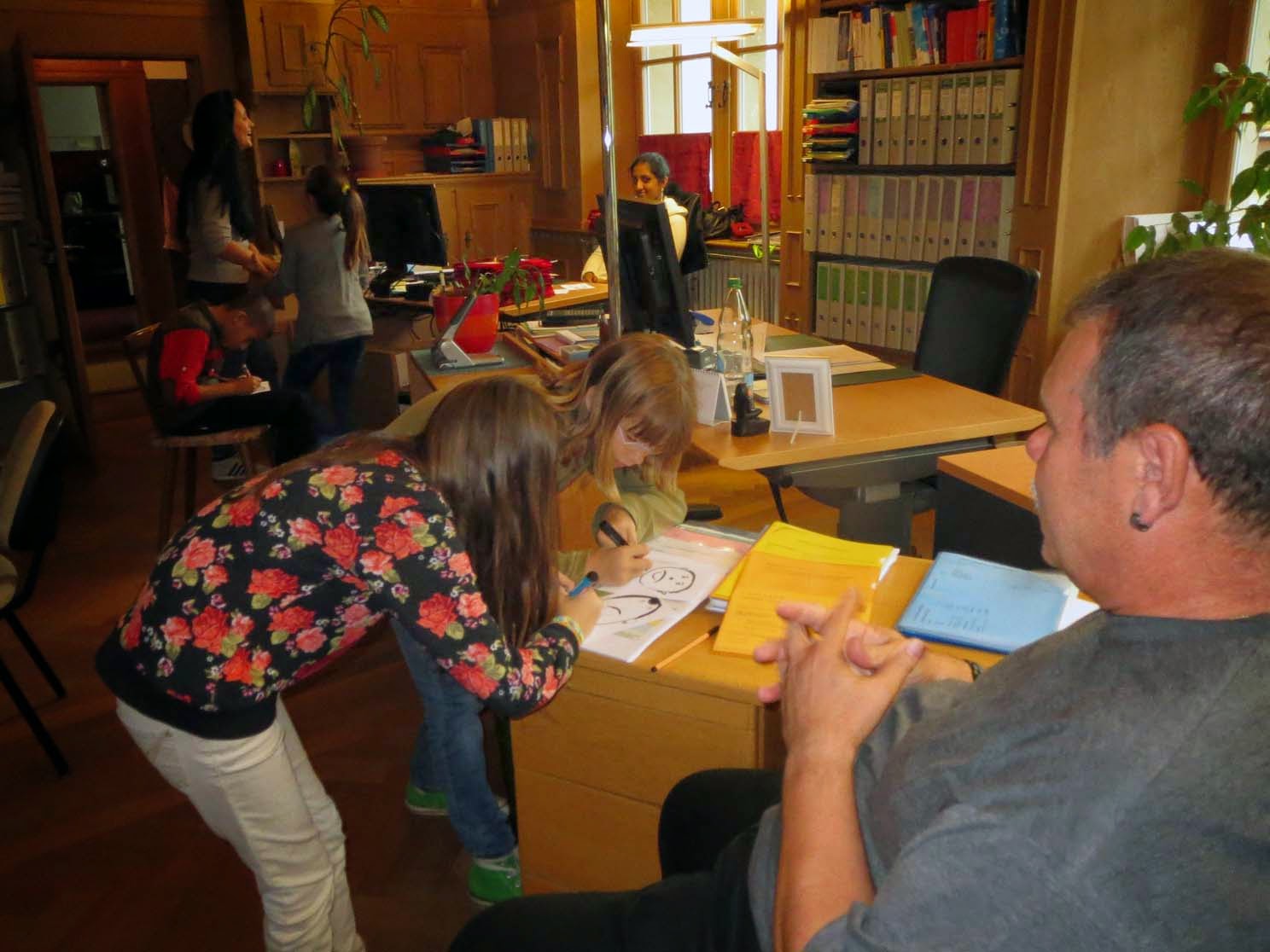 kidswest.ch: Portraitzeichnen bei Daniel Maeder Treuhand AG Ittigen