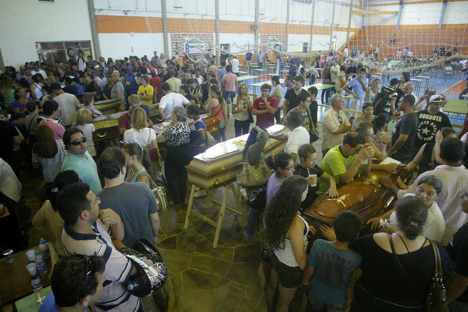 IMAGENES ETHEL: IMÁGENES DEL INCENDIO EN DISCOTECA KISS Y CARNAVAL EN ...