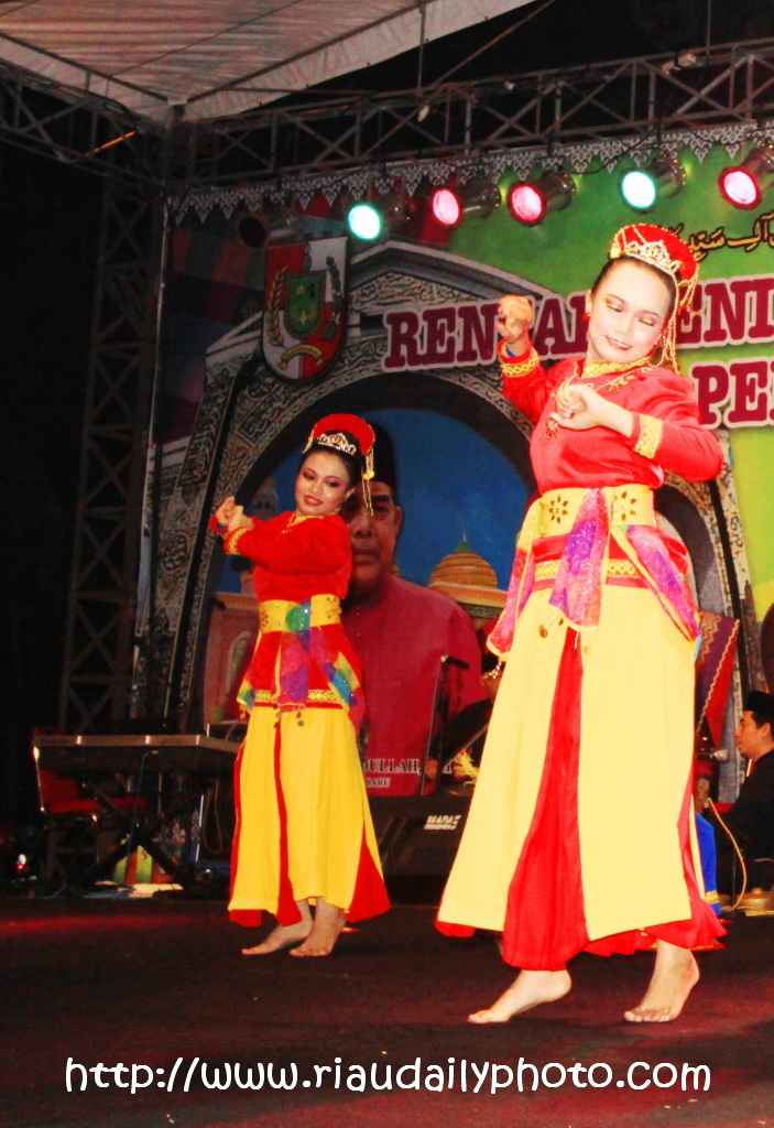 TARI KIPAS MENDU | RIAU DAILY PHOTO