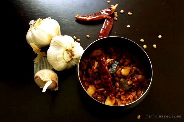 Magpie's Recipes: muthira horsegram lentil and crushed garlic curry