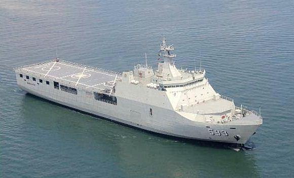 INFO MILITER: KRI Banda Aceh-593 Angkut Pasukan ke Perbatasan Papua Nugini