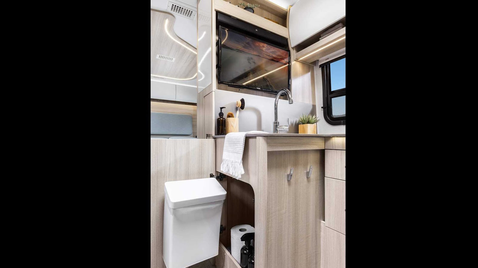 集奢華和新銳科技於一身的露營車─Unity Rear Lounge Concept | SanjiNoir 黑侍樂讀