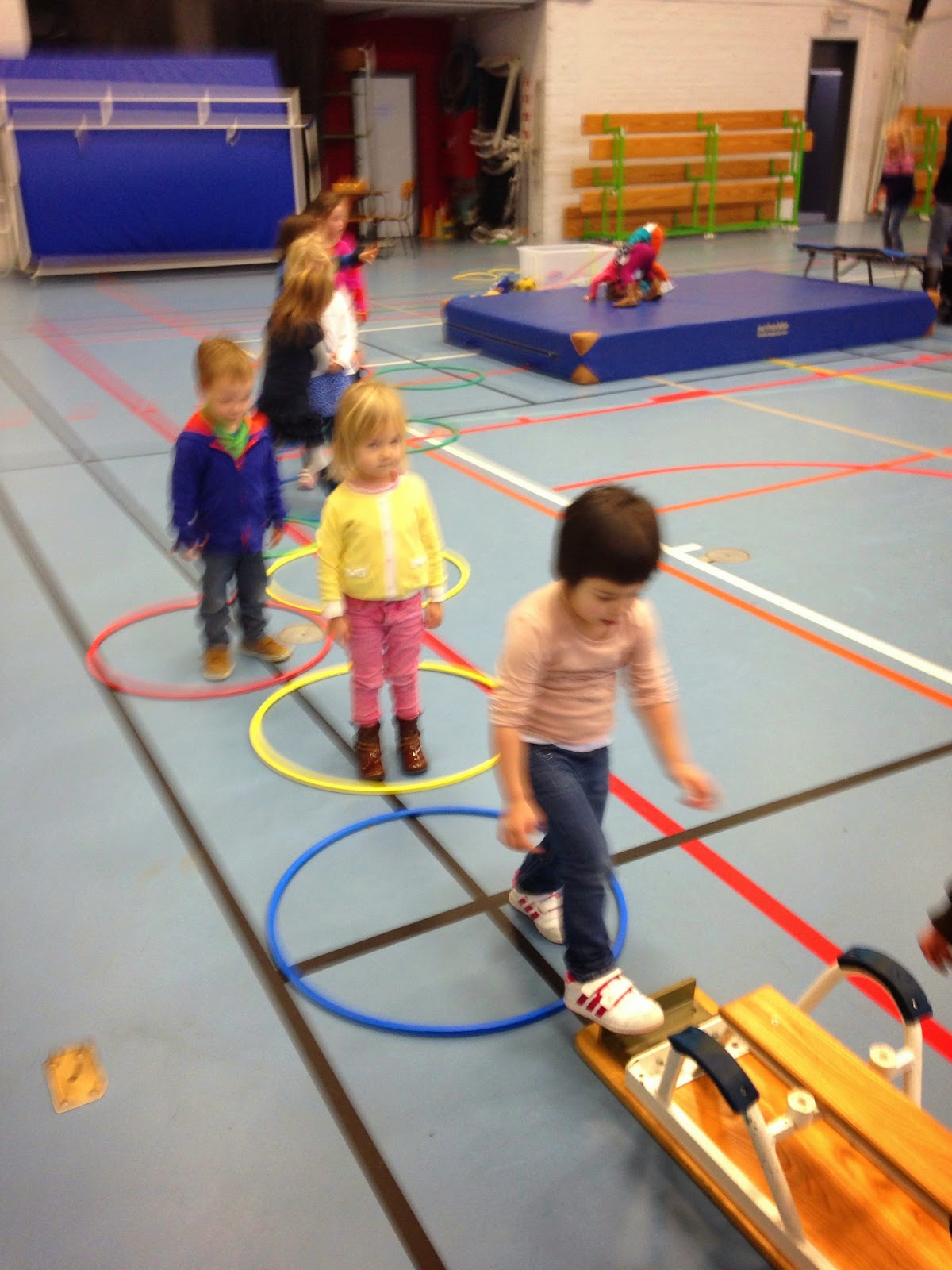 kleuters van het Dambord: Turnen in Sijsele: bewegingsomloop
