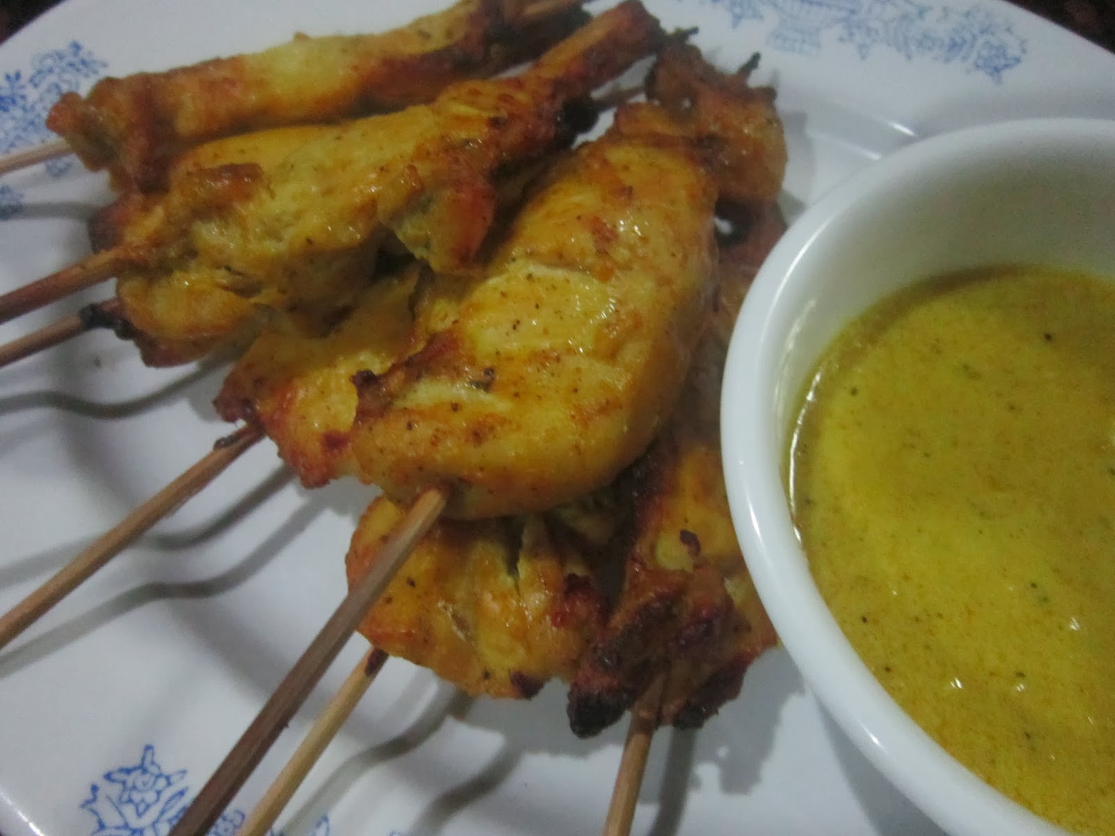 CHICKEN SKEWERS MARINATED IN COCO & CURRY POWDER