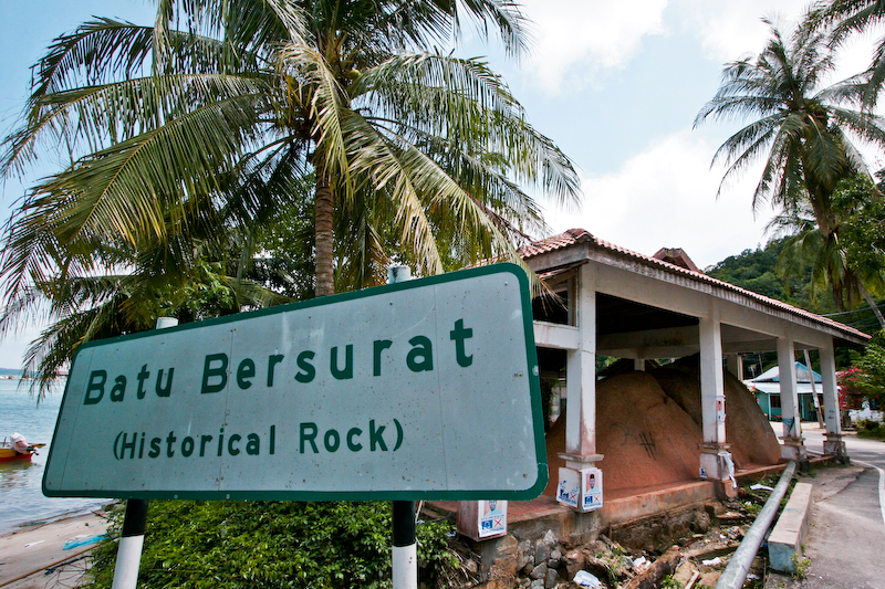 BATU BERSURAT - TOURISM MANJUNG