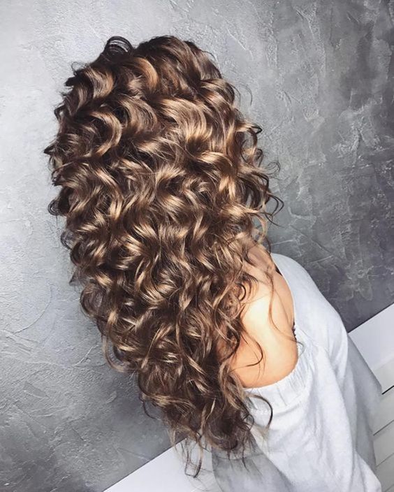 Luce hermosos rizos definidos en tu cabello usando una brocha de ...