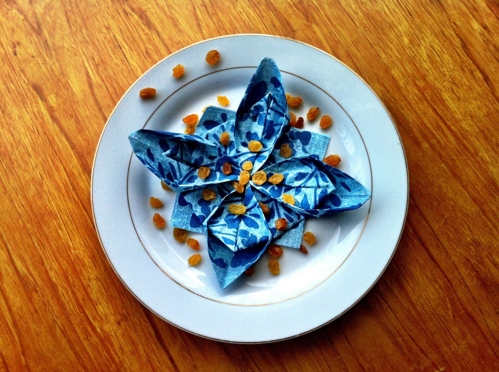 Emdad's Origami: Napkin rose