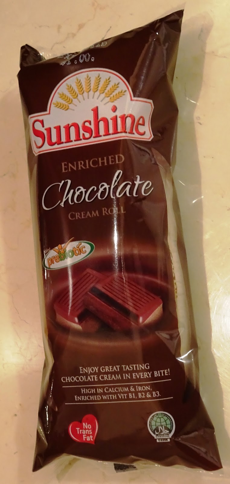 [開箱] 新加坡Sunshine巧克力奶油捲/Sunshine ENRICHED Chocolate CREAM ROLL ＠ 餓之華小劇場 ...