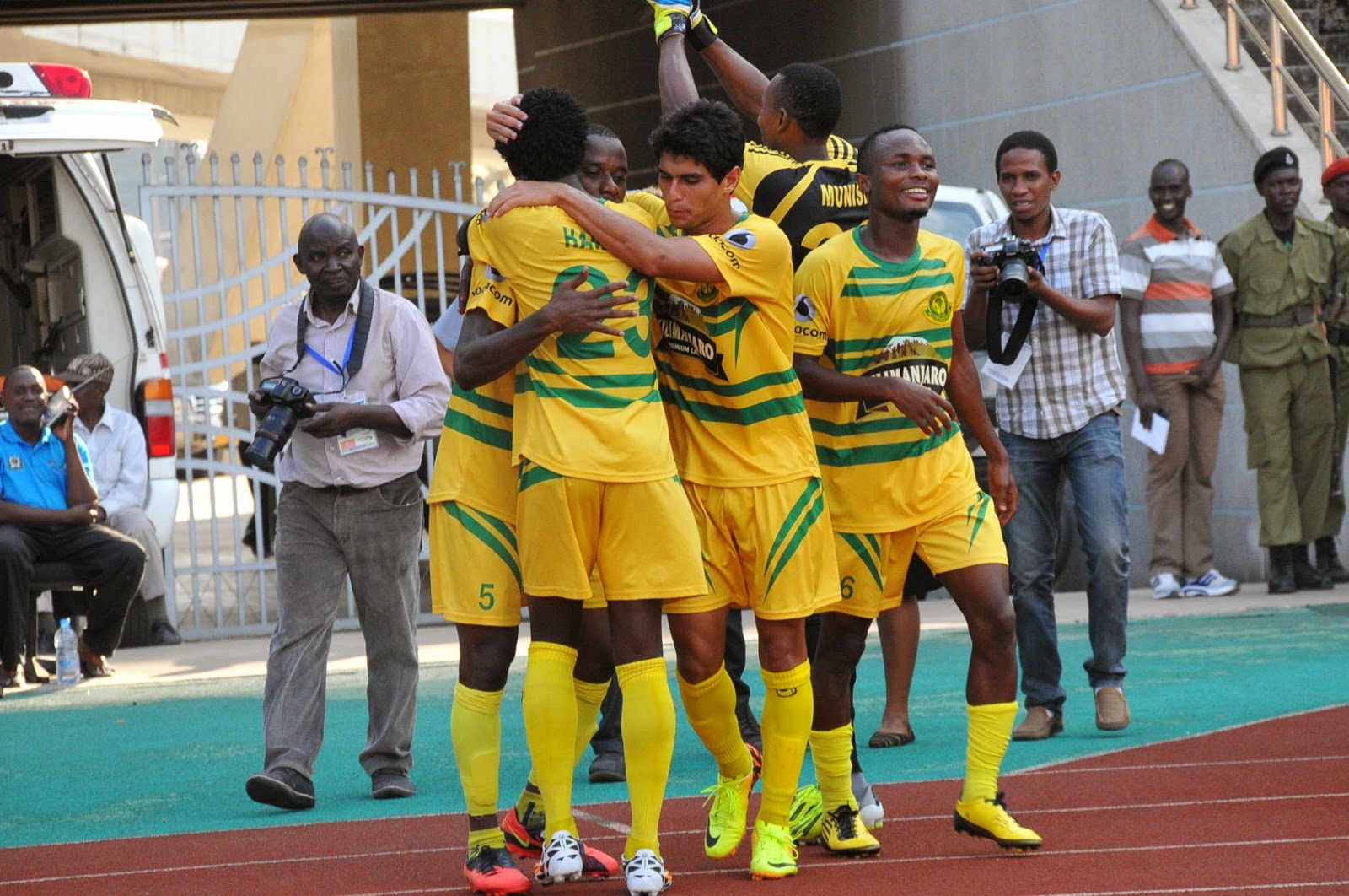 MATUKIO @ MICHUZI BLOG: YANGA YAIPIGISHA KWATA JKT RUVU, YAICHAPA 2-0