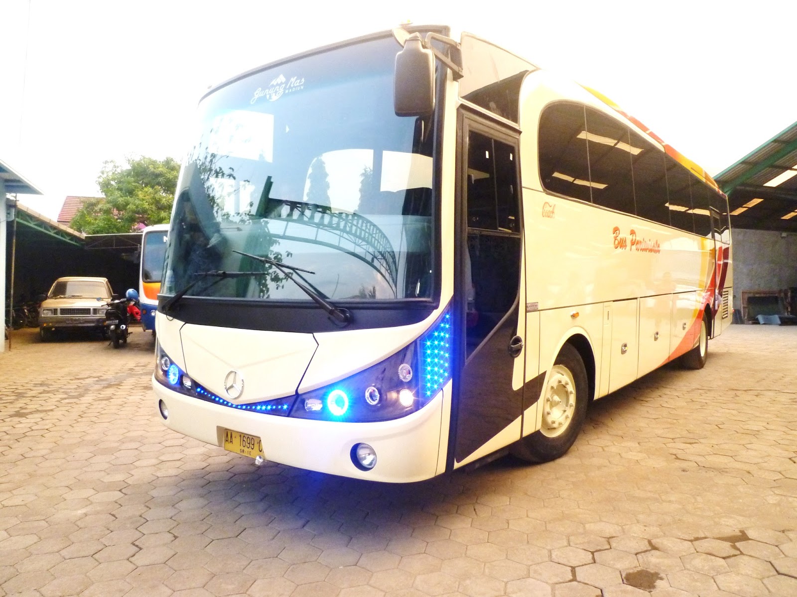 Gunung Mas: Contoh pekerjaan bis besar