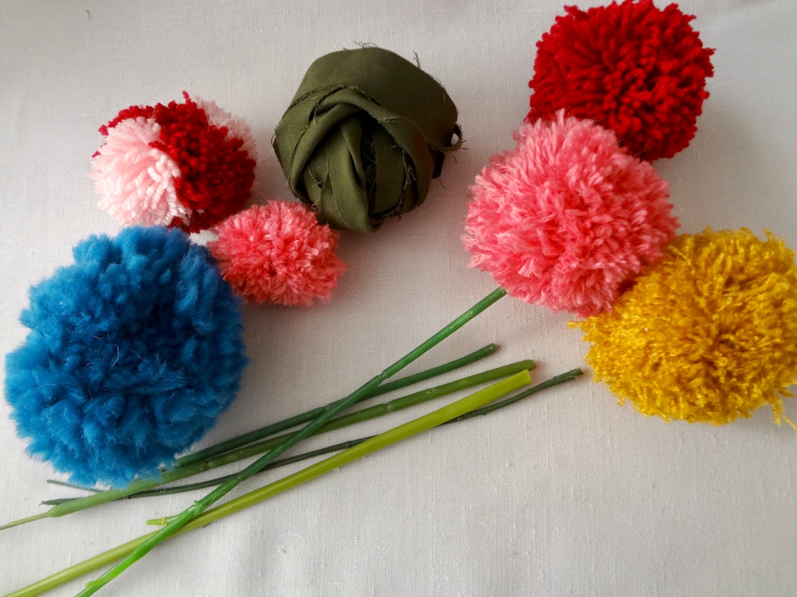 Little Treasures: Pom - Pom Bouquet - how to