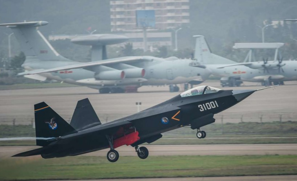 China has test flight of an improved FC-31 Gyrfalcon stealth fighter ...