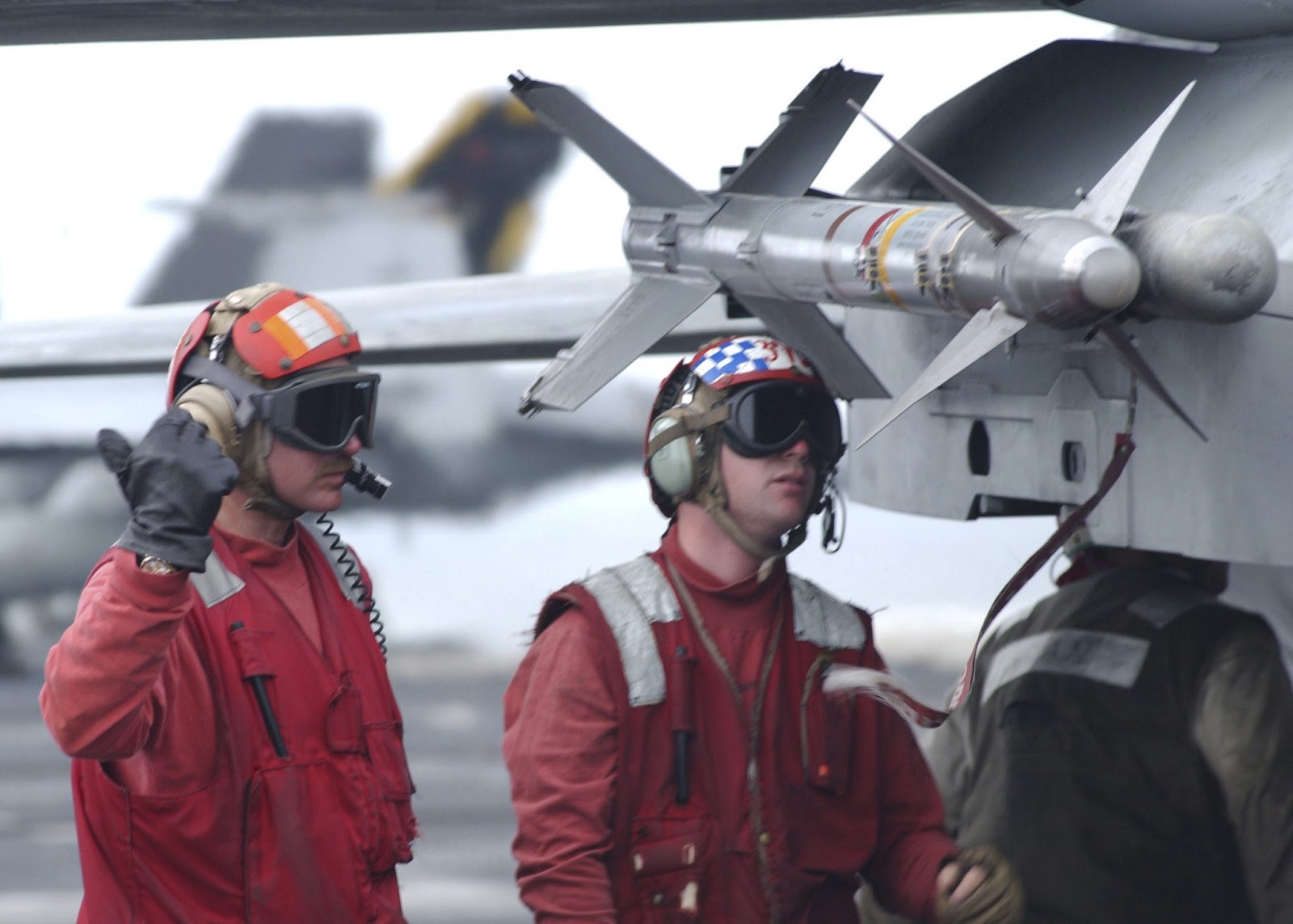 three / point / landing: Hoser here, shoot!