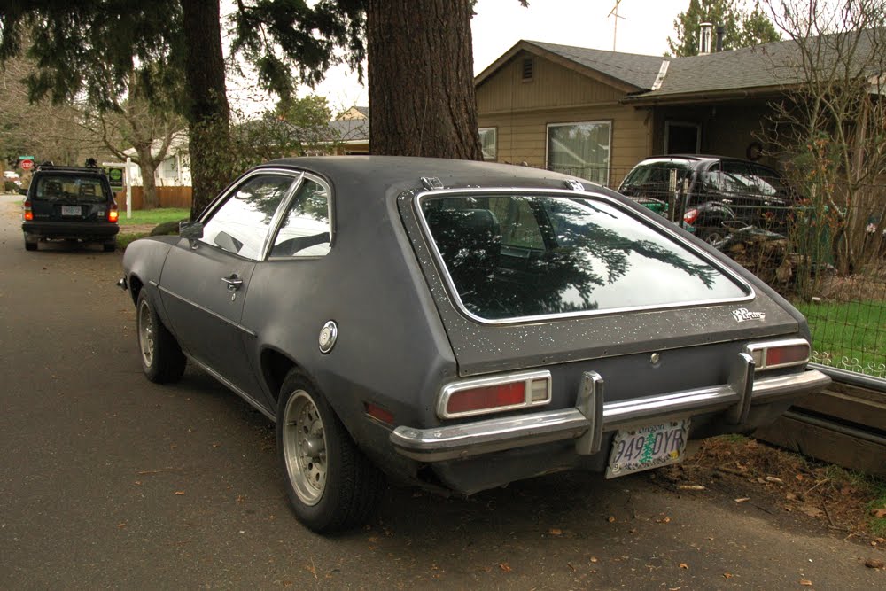 OLD PARKED CARS.: 1972 Ford Pinto Runabout.