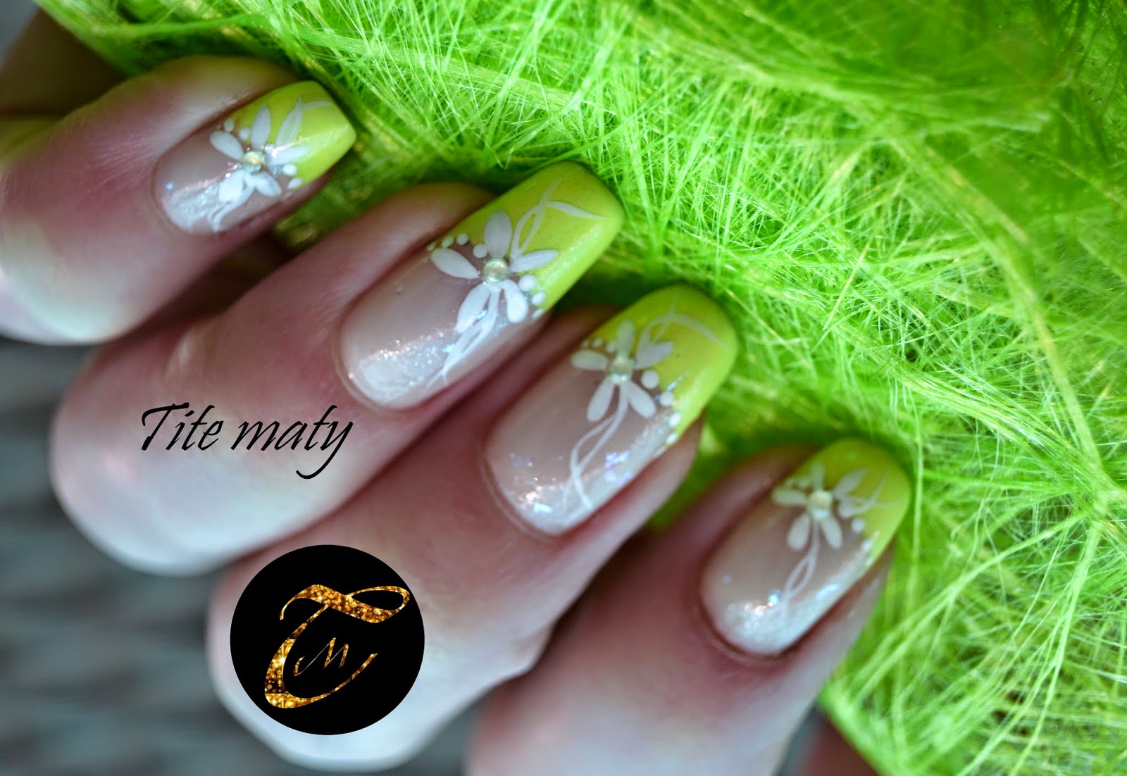 Tite maty nail art et styliste d'ongles résine: French jaune fluo et ...