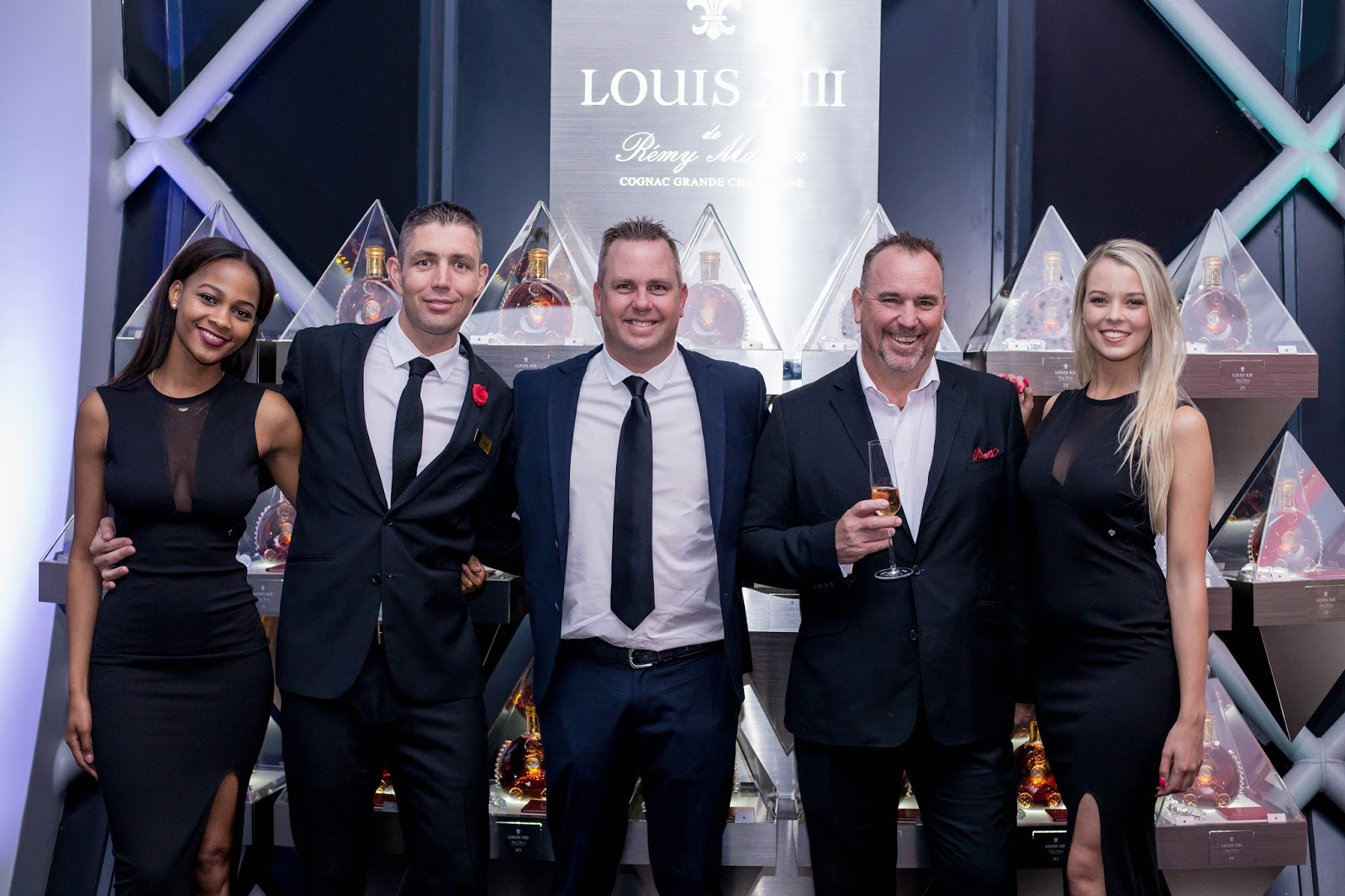 BluBird Entertainment : Time Square’s Globe Bar unveils unique luxury ...