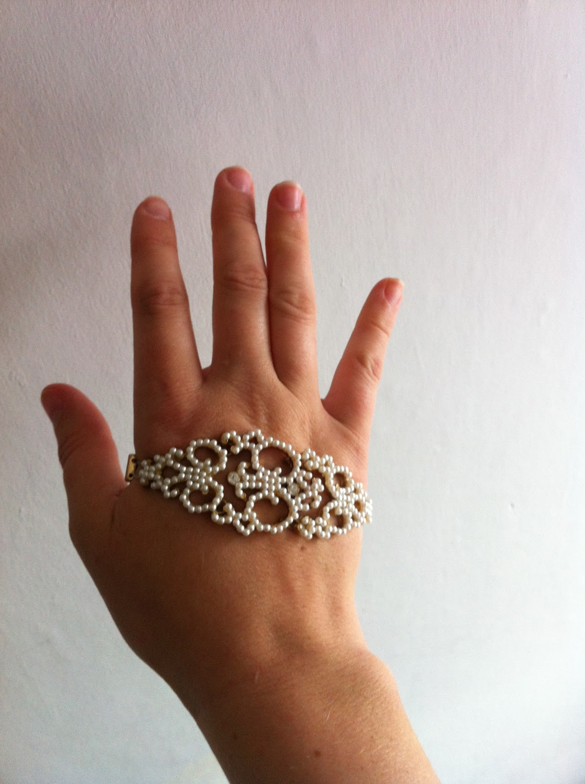 Katie Hold: nothing kinky - hand chains and hand clamps