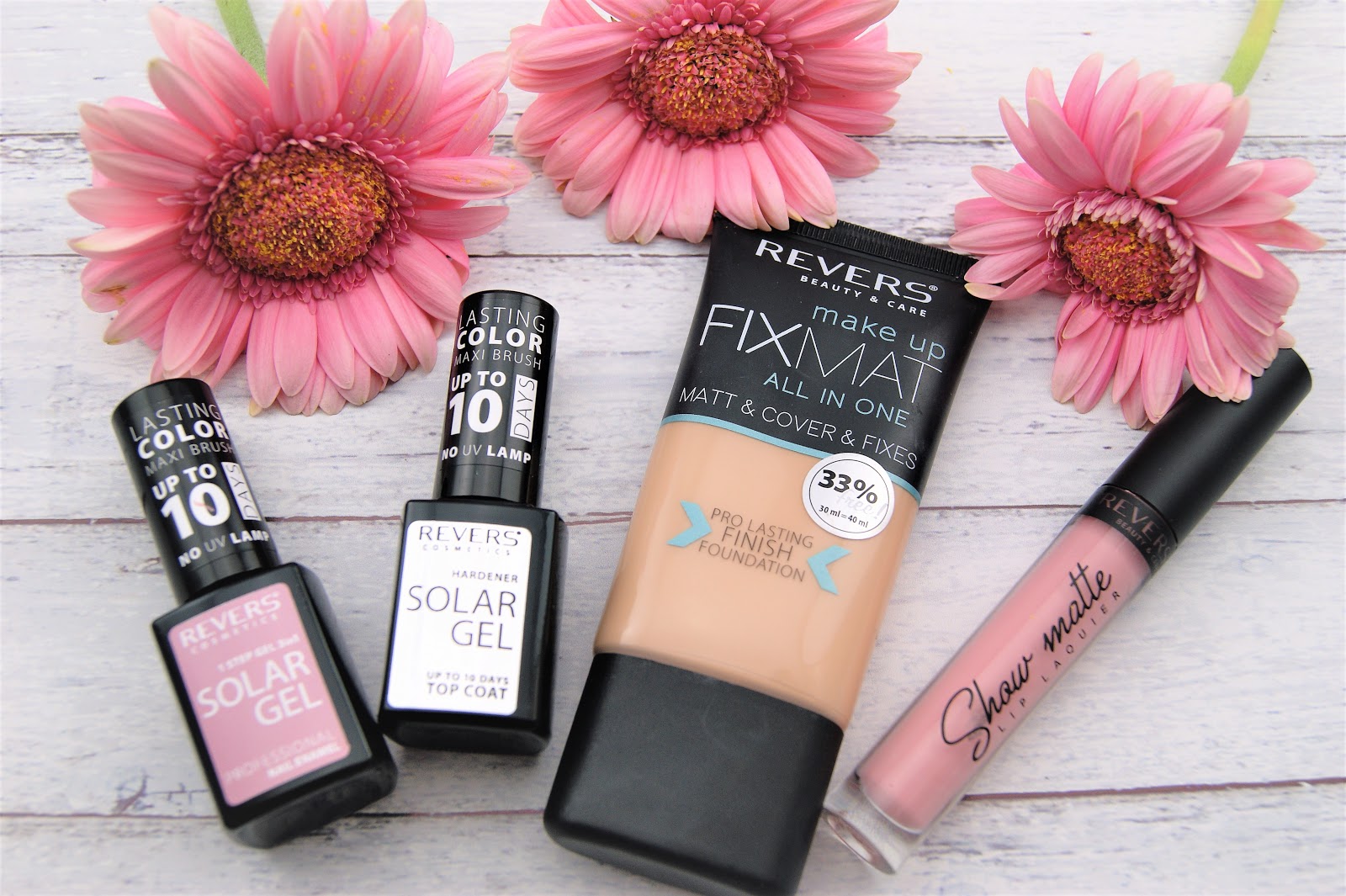 REVERS COSMETICS LAKIER, PŁYNNA POMADKA, PODKŁAD FIX MAT | Loonia