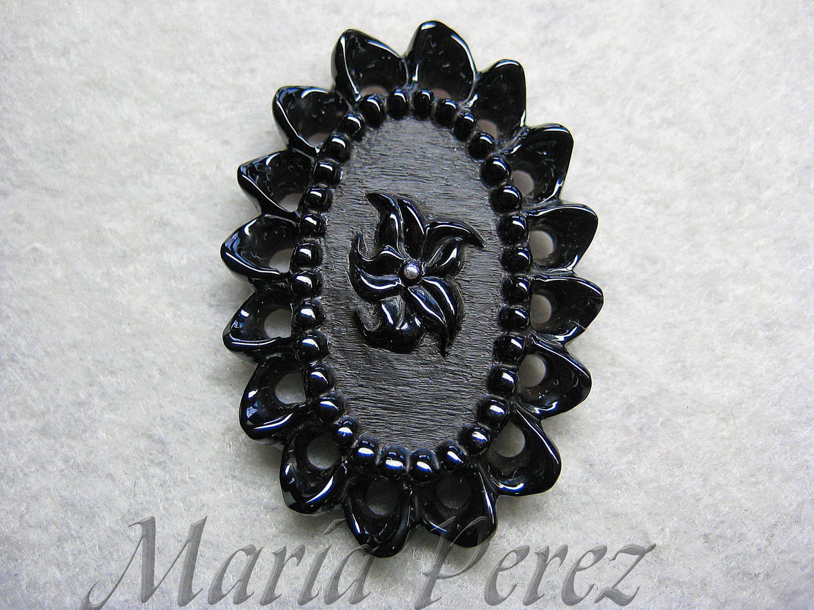 LA NIÑA DE LAS PIEDRAS (gemology): Azabache, el oro negro