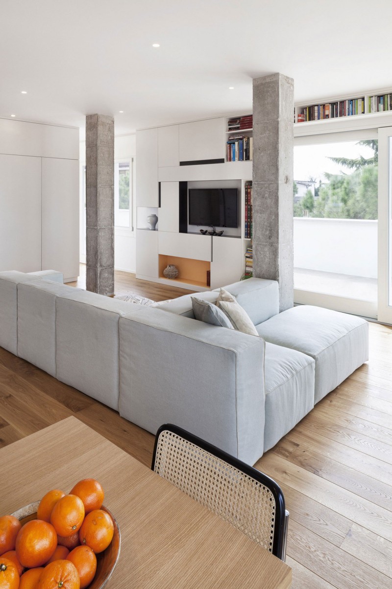 Casa Decorada con Elementos de Madera de Hormigon Ligero Blanco