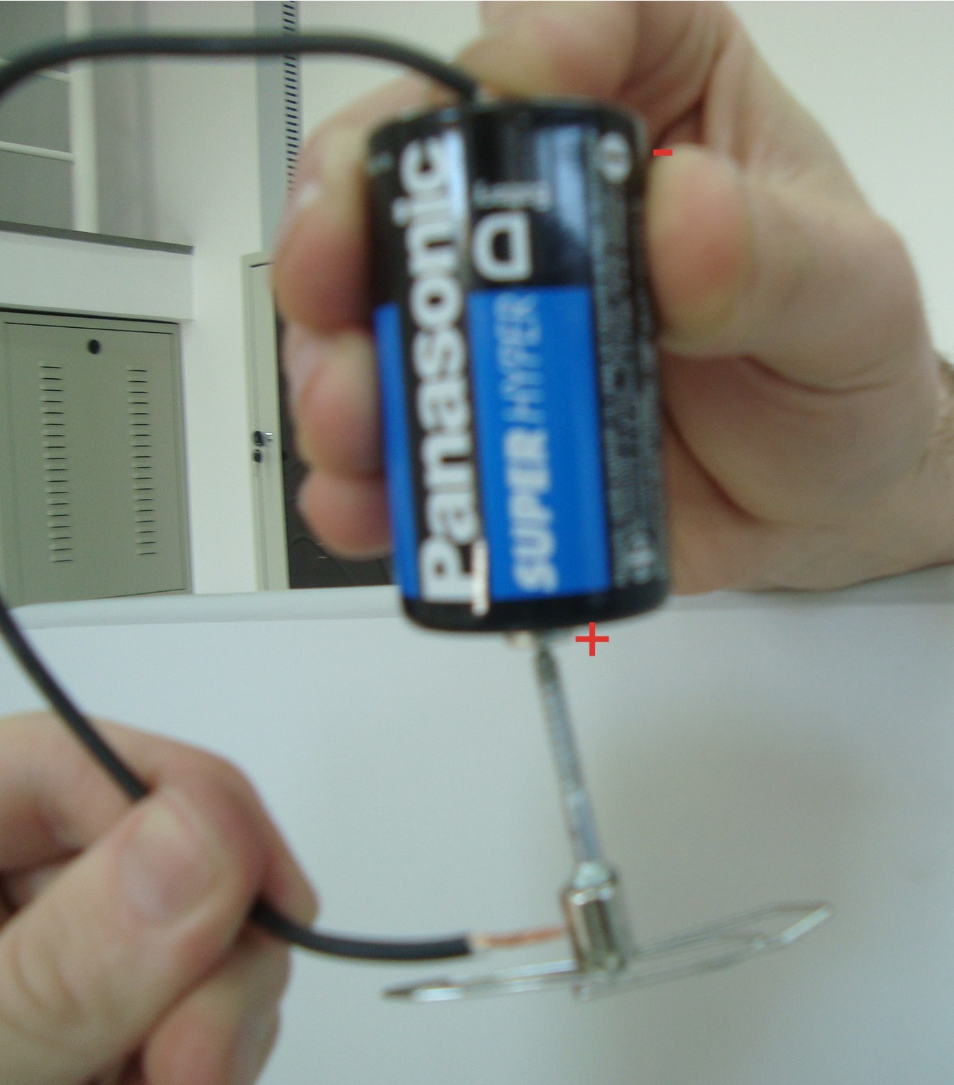 *Le Físico*: #1 Motor Simples com Pilha. #ToysFromTrash