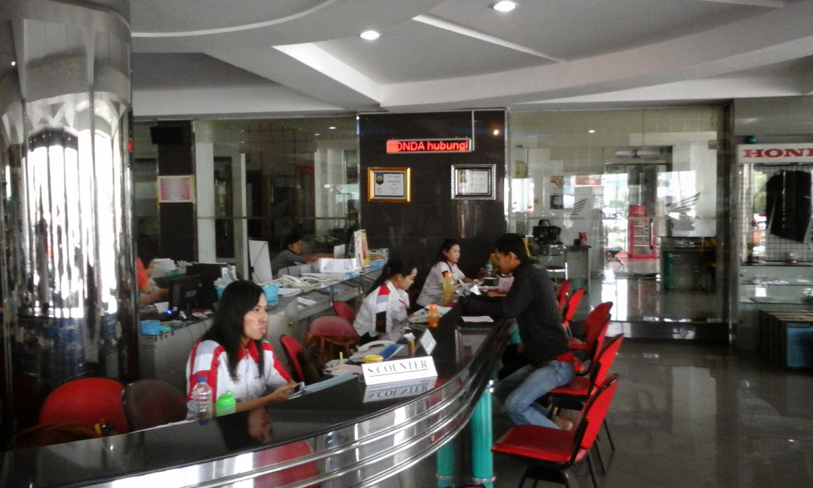 Dealer Sepeda Motor Honda di Semarang: Customer Service...Siap Membantu ...