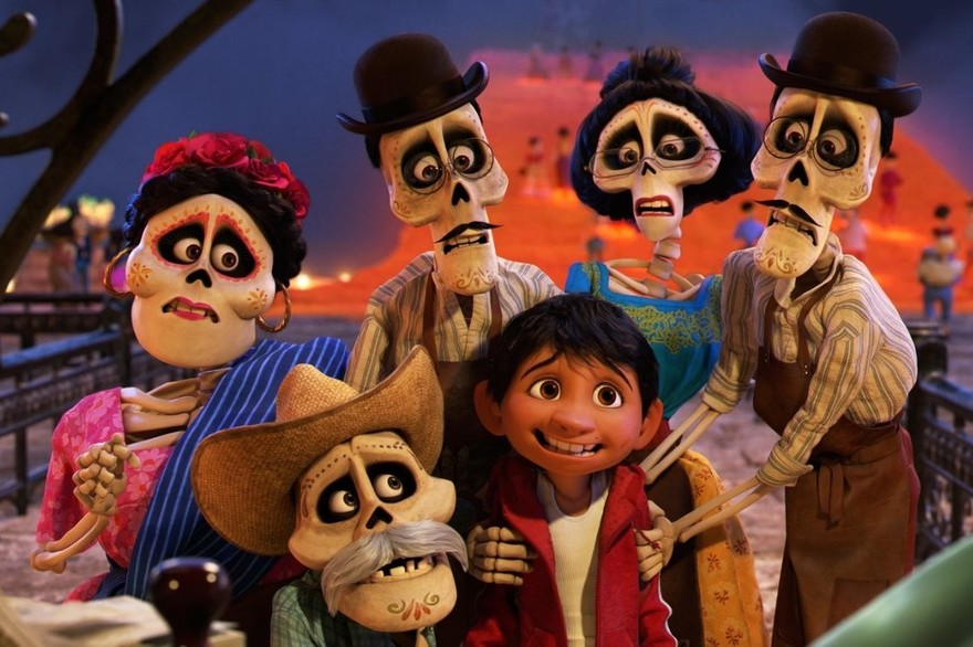 Famille Croissant de Lune: Idée sortie : Le dessin animé "Coco" le ...