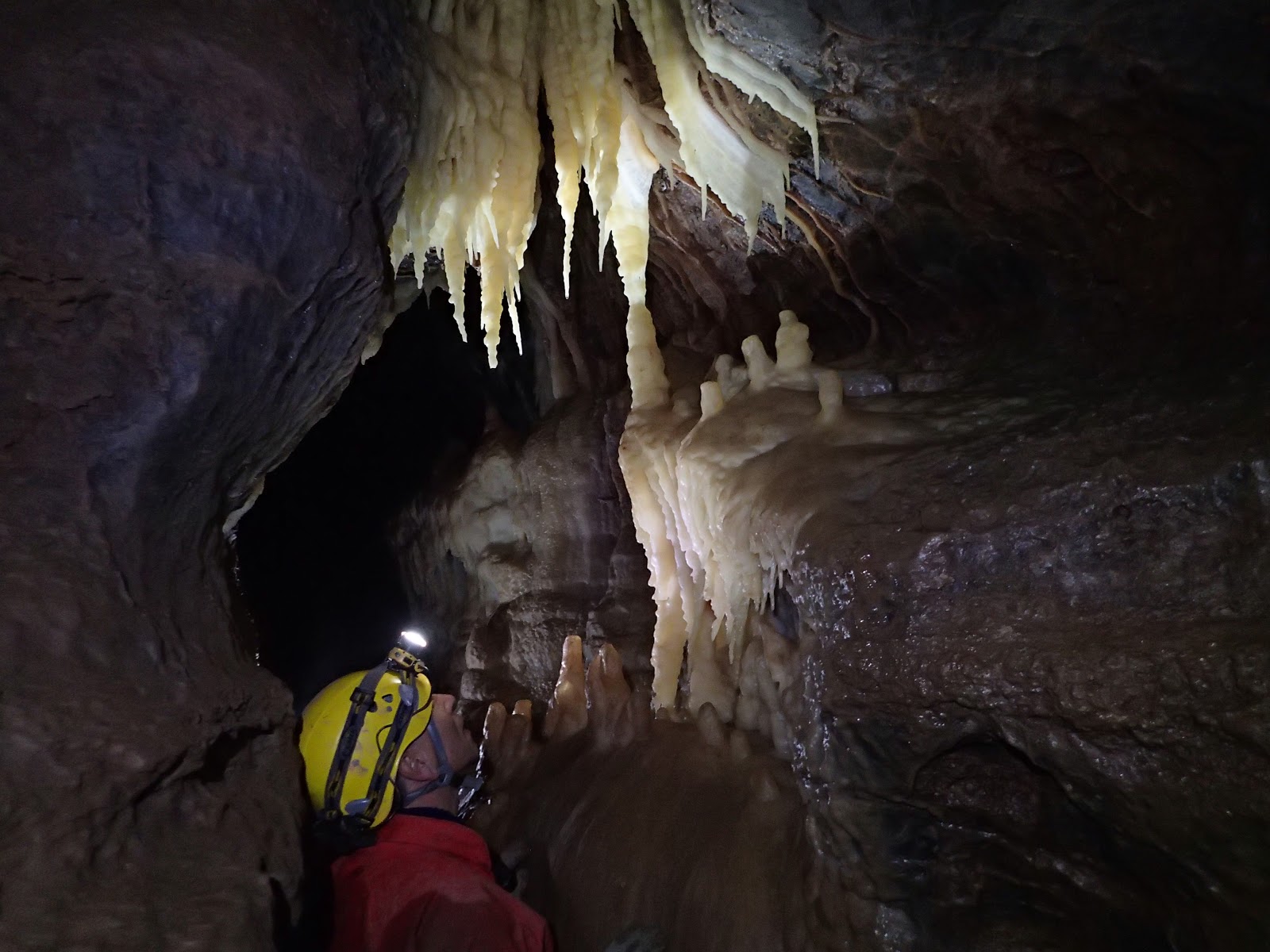 Dudley Caving Club: Climbs, traverses, route finding and getting stuck ...