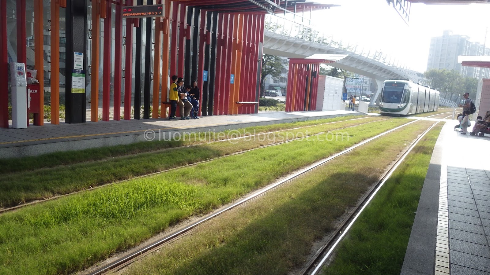 Kaohsiung (高雄) - Circular LRT (環狀輕軌) - Cianjhen Star Station (前鎮之星站 ...