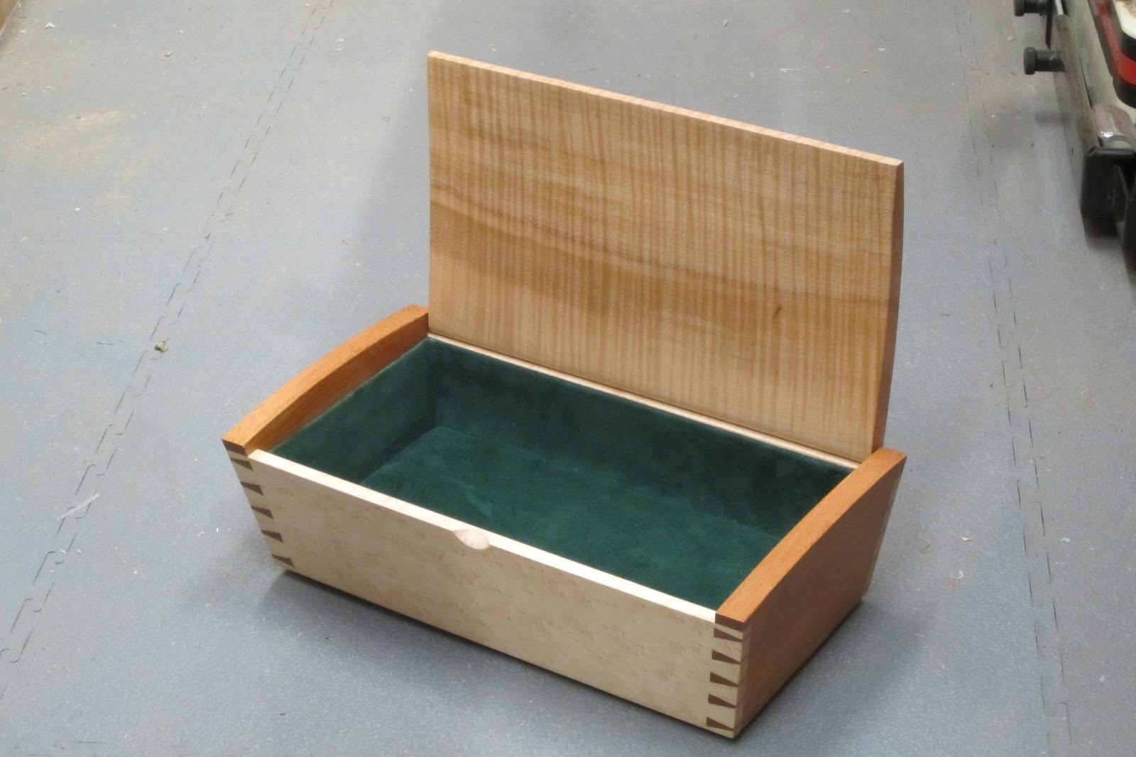 David Barron Furniture: Compound Angle Dovetailed Box