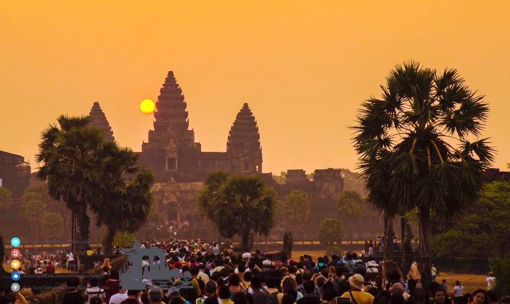 GOLDEN ANGKOR WAT, SIEM REAP, KINGDOM OF CAMBODIA - CAMBODIA