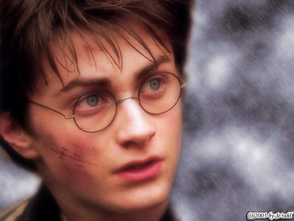 Harry Potter Celebrity: Daniel Radcliffe - Looking Smart with Scar