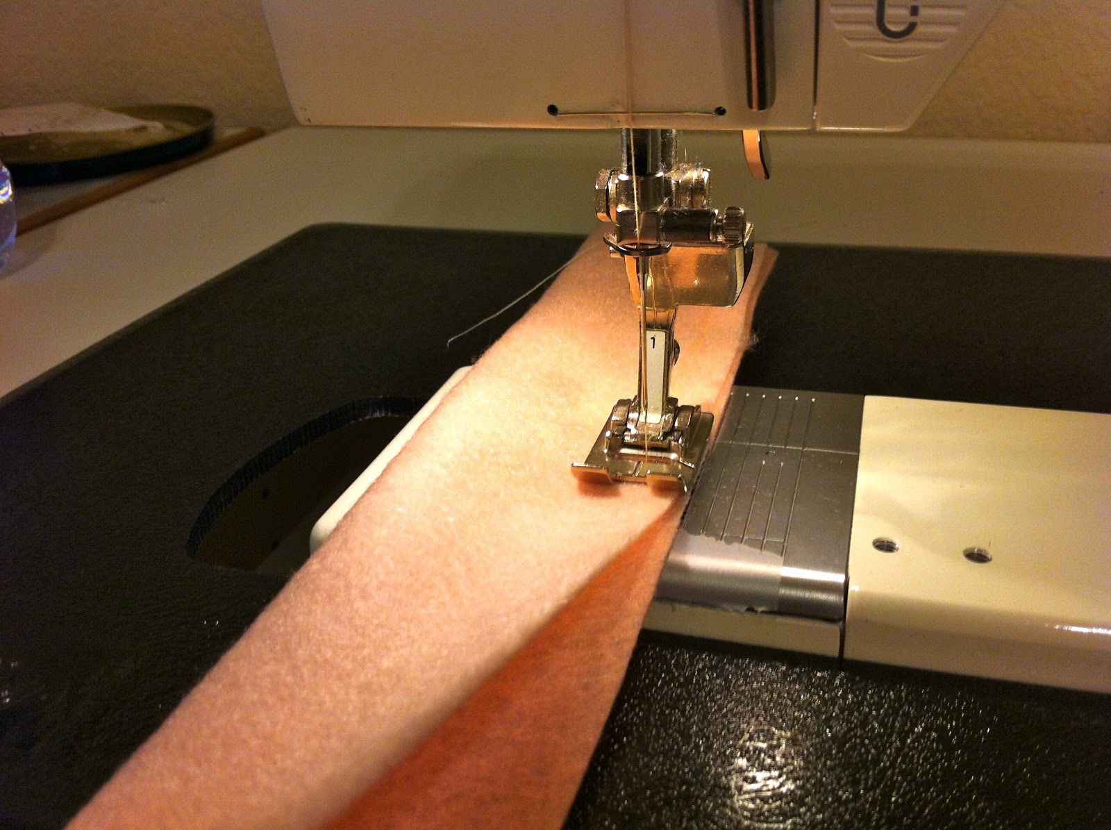 Sewing Over Pins: Tutorial: Giant Cupcake Pin Cushion