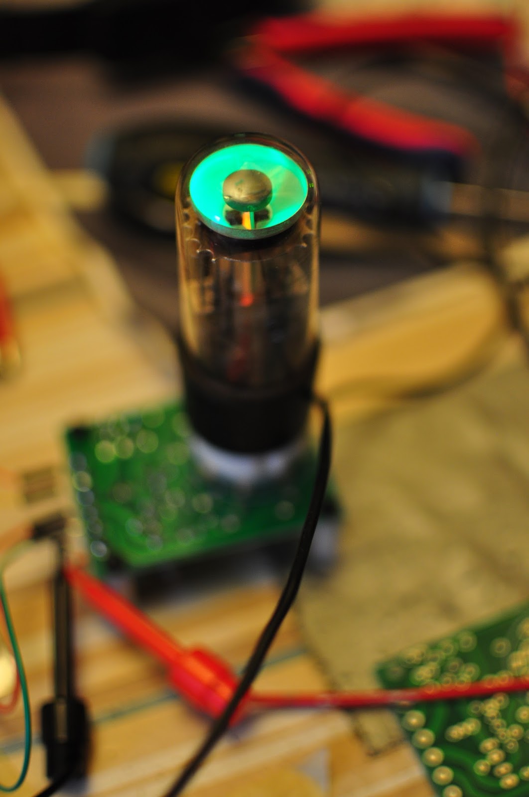 DIYcrap: Magic Eye Tube 6e5c