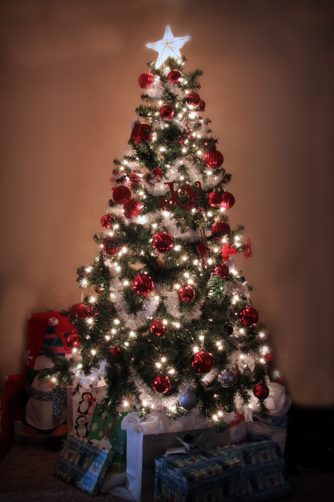 watch out for the woestmans: 5 ways to Photograph a Christmas Tree