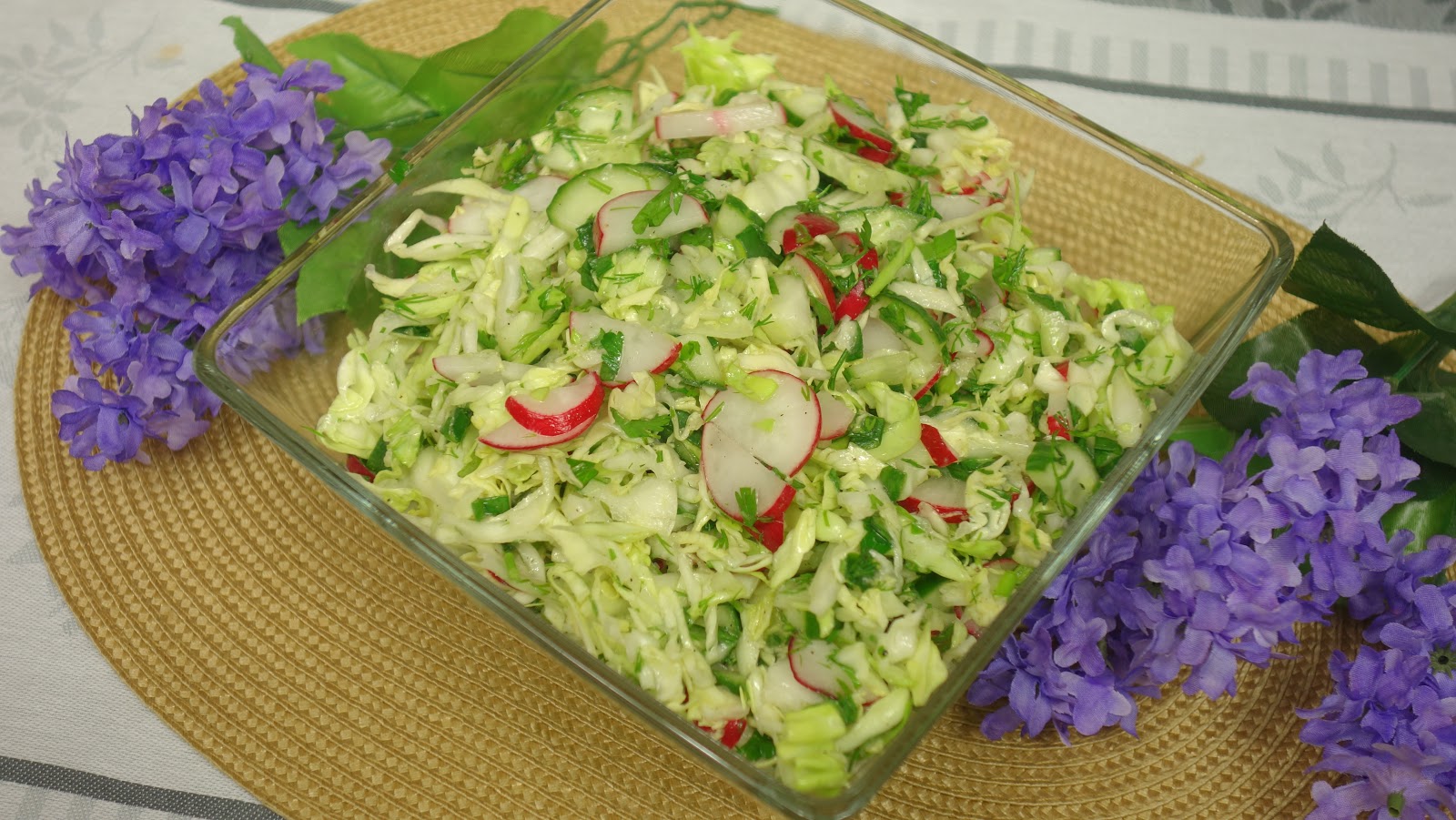 Surówka z młodej kapusty na grilla lub do obiadu – pyszna i prosta ...