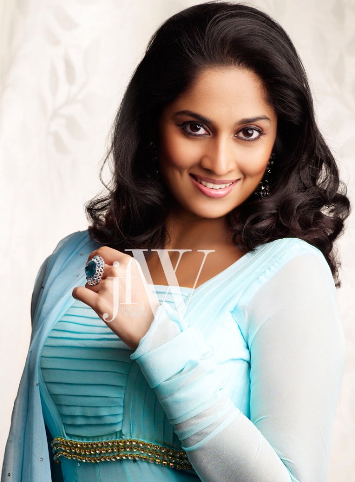 Actress Photos Stills Gallery: Shalini Ajith Cute Photo Shoot Stills in ...