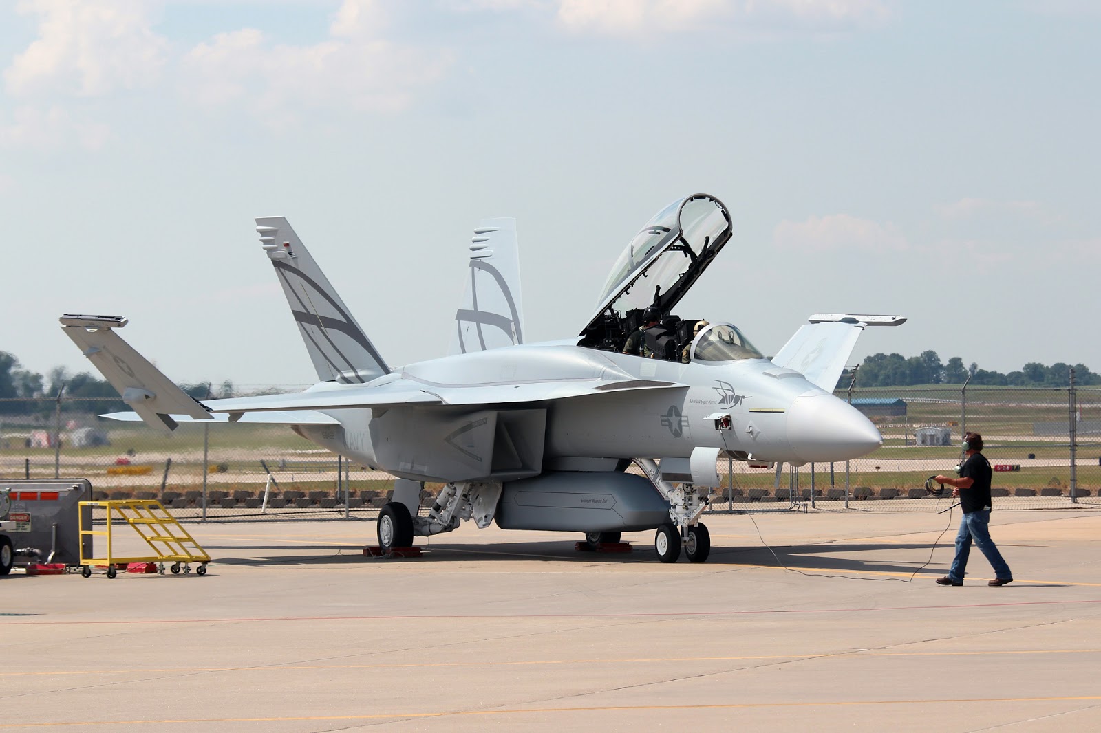 The Aero Experience: Advanced Super Hornet Makes Public Media Debut in ...