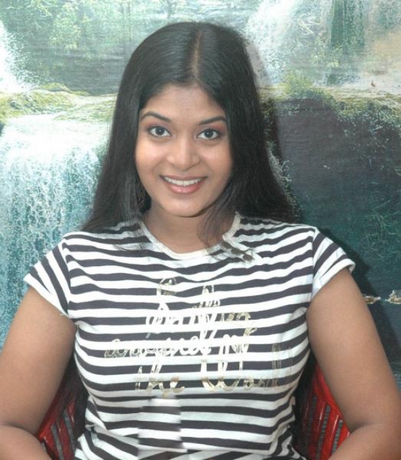 Tamil TV Actress Neepa Aka Neeba Photo shoot ~ world actress photos ...