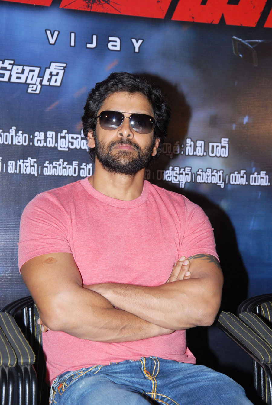 Chiyan Vikram latest stylish Photos new Stills |Tamil Cinema News ...