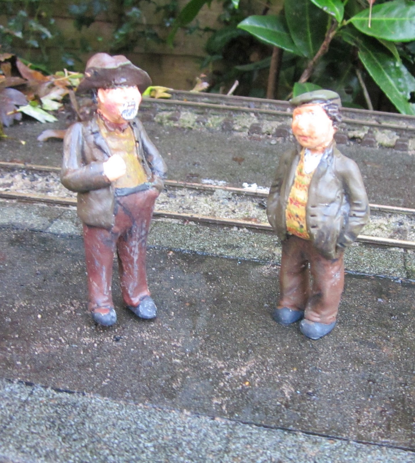 Peckforton Light Railway: How to build a garden railway (or "If I knew ...
