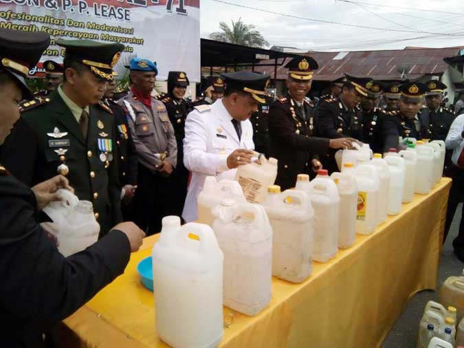 Polres Ambon Musnahkan 8.000 Liter Miras - Maluku Post Polres Ambon Musnahkan 8.000 Liter Miras - Maluku Post